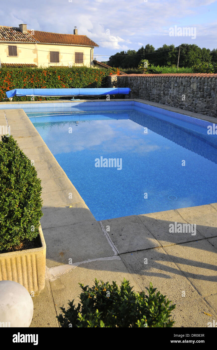 Man empty swimming pool hi-res stock photography and images - Alamy