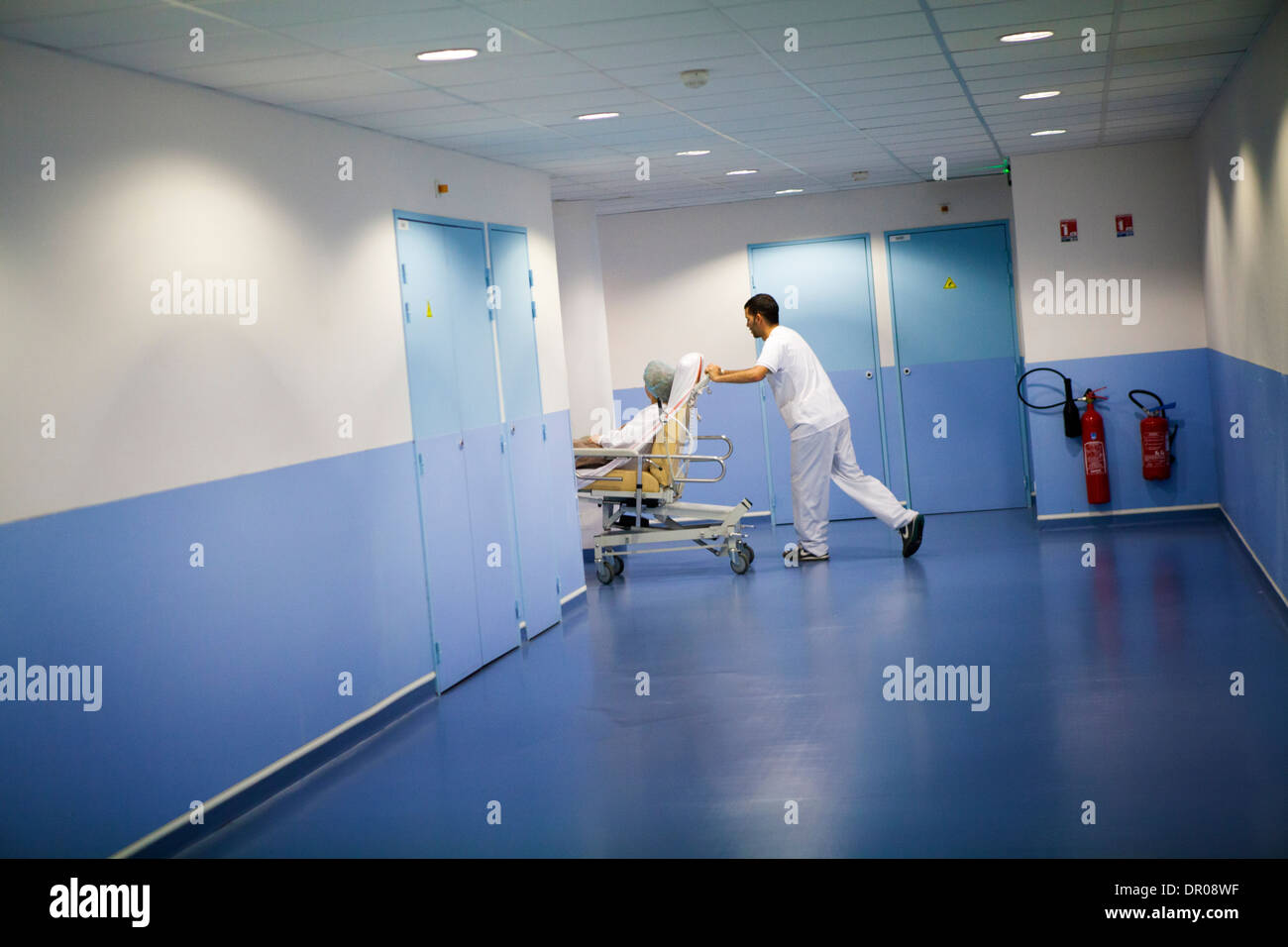 Stretcher bearers hi-res stock photography and images - Alamy