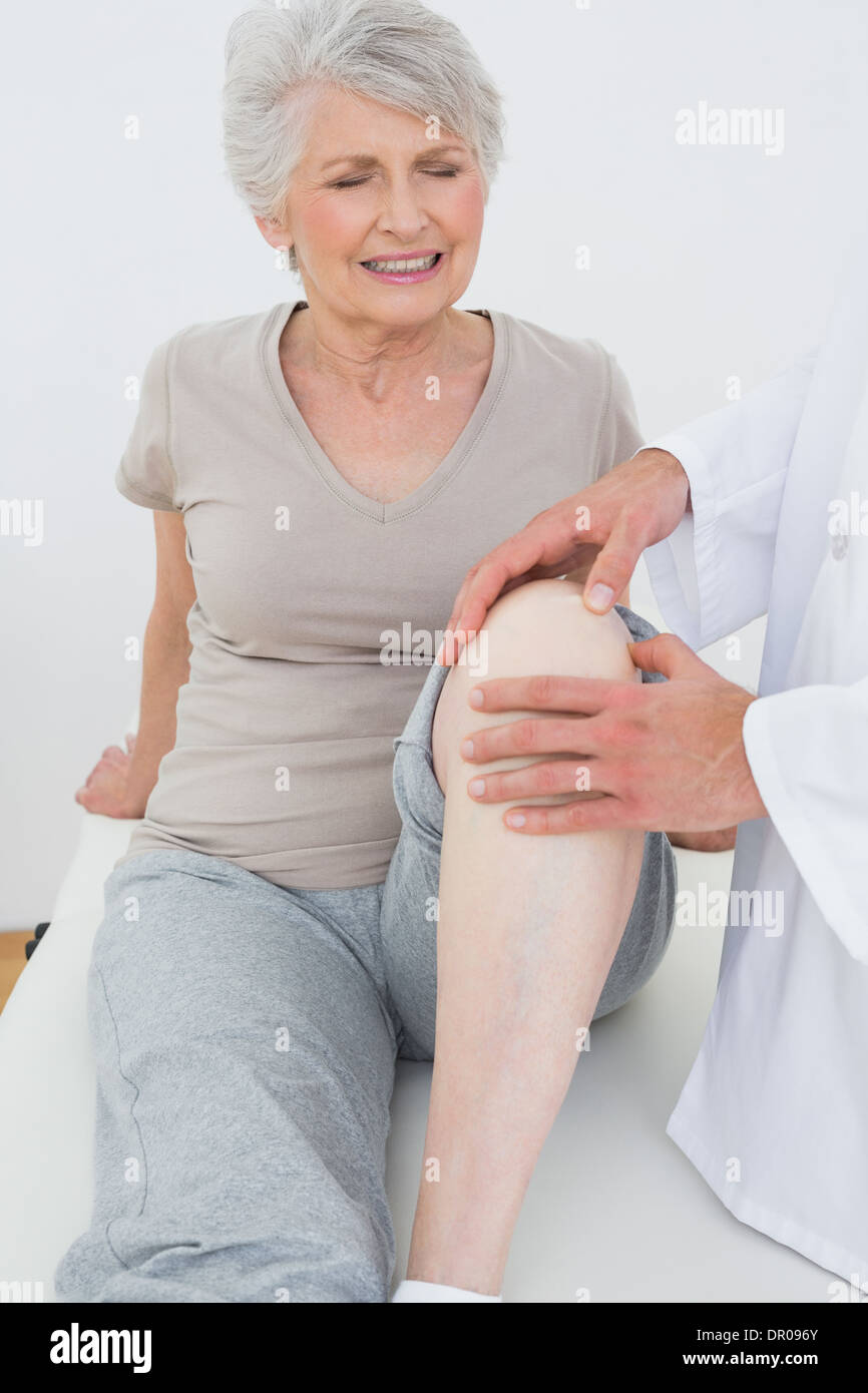 Man touching woman knee hi-res stock photography and images - Alamy