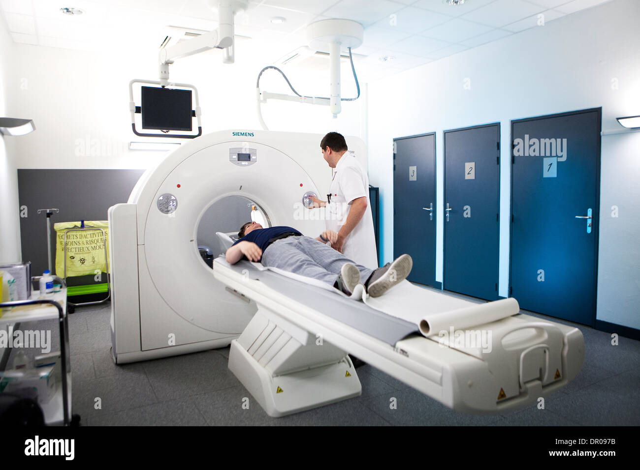 Reportage in a hospital. CT scanner Stock Photo - Alamy