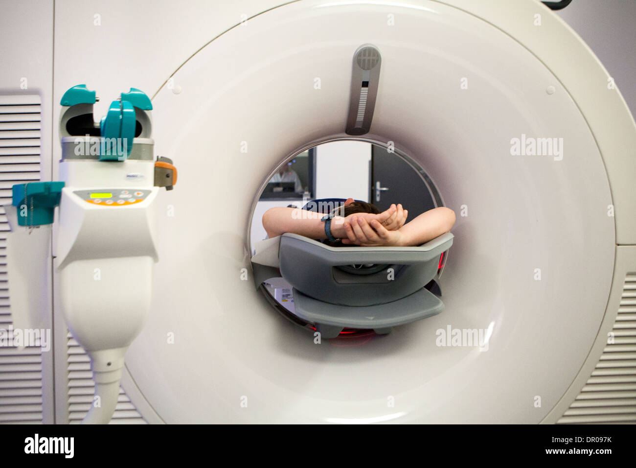 Reportage in a hospital. CT scanner Stock Photo - Alamy