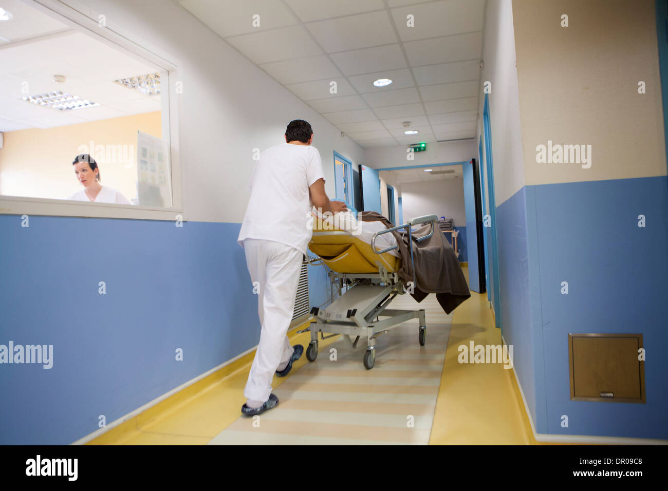 Stretcher bearers hi-res stock photography and images - Alamy