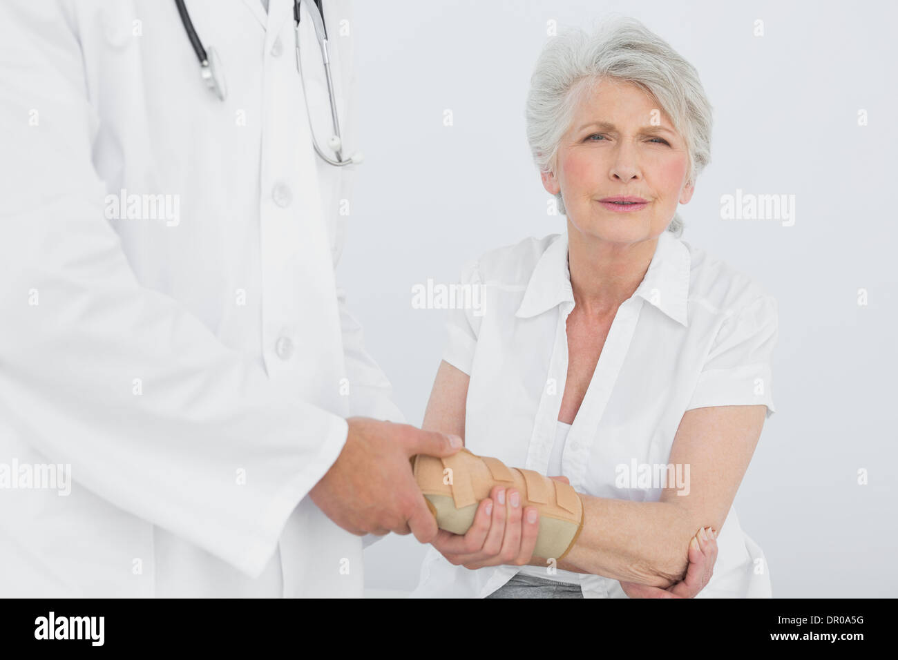 Lady in short arm cast hi-res stock photography and images - Alamy