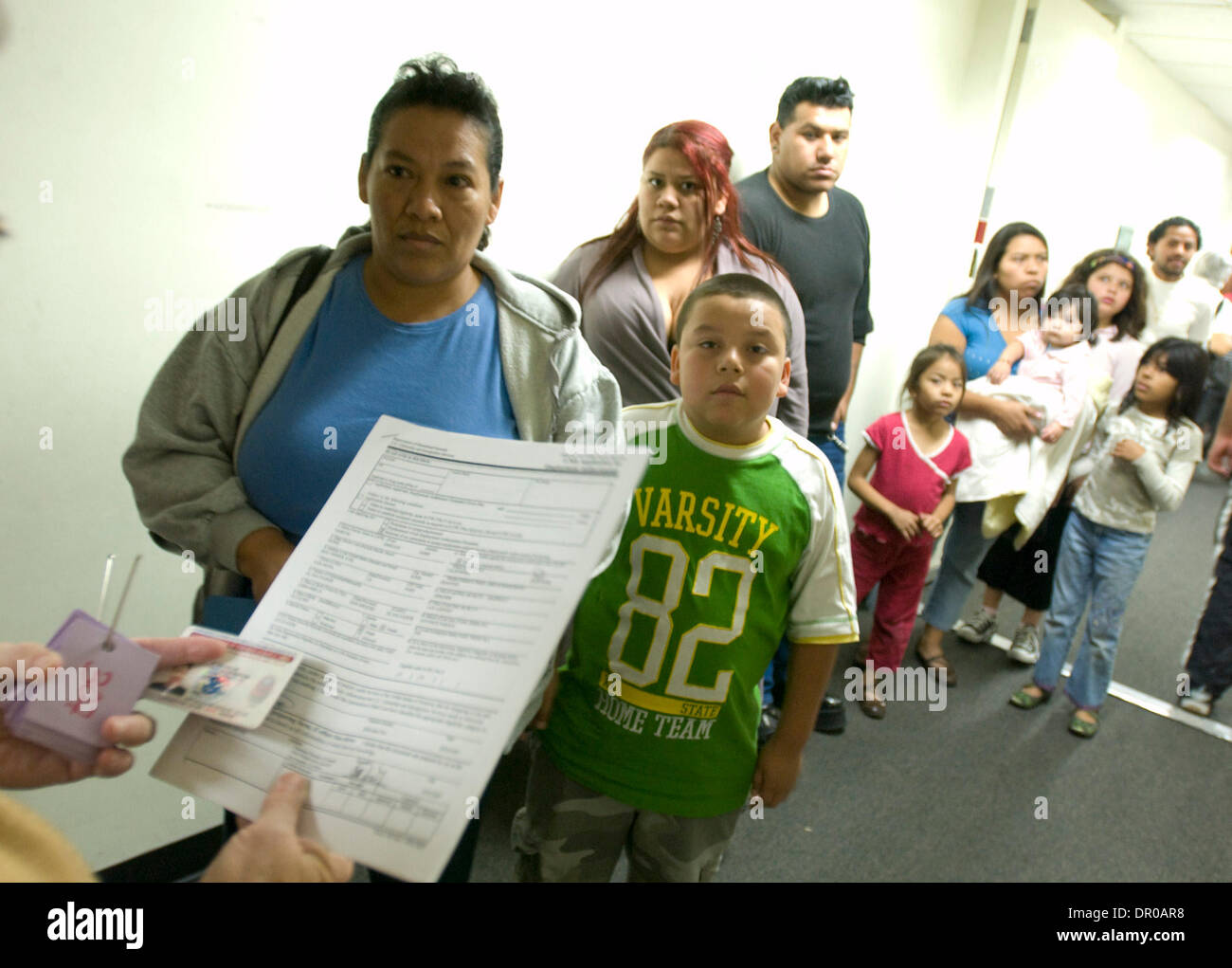 Dec 30, 2008 - Los Angeles, California, USA - Salvadorians line up at ...