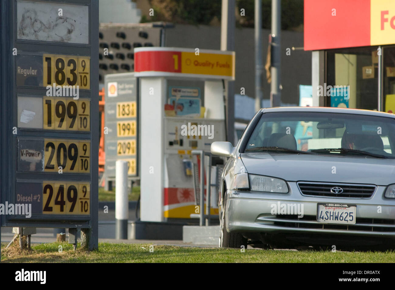 Jan 05, 2009 - Los Angeles, California, USA - Regular unleaded gasoline ...