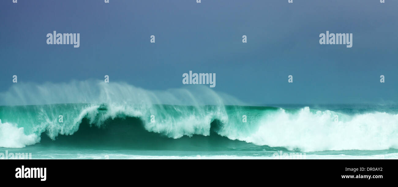 powerful ocean waves Stock Photo - Alamy
