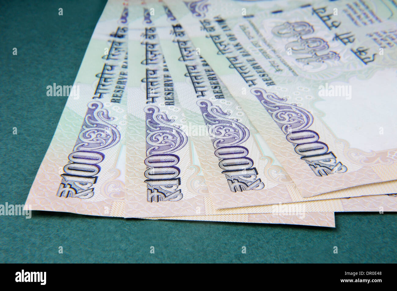 A one hundred rupee notes (Indian Currency Stock Photo - Alamy