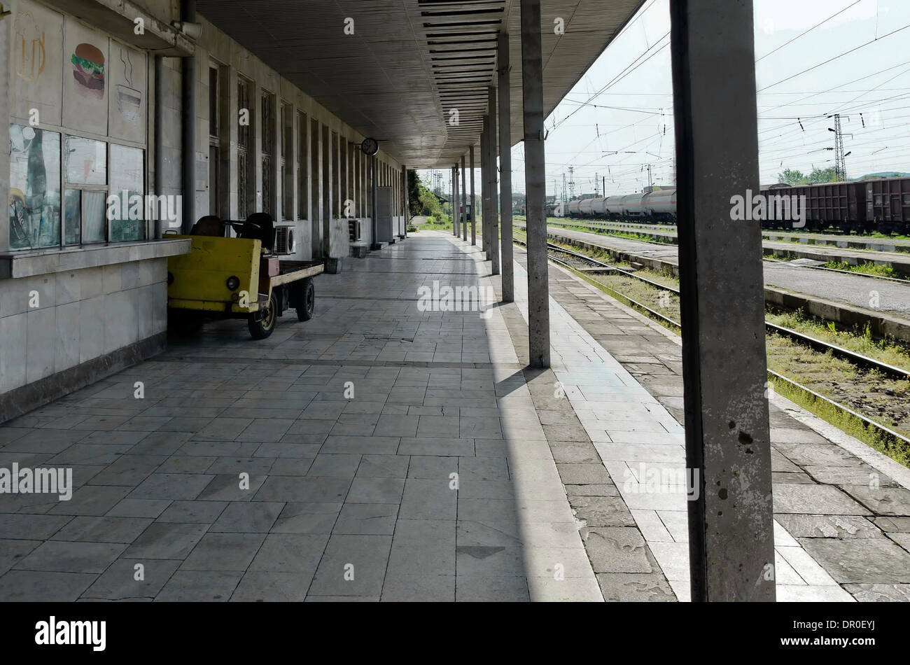 Perspective train hi-res stock photography and images - Alamy