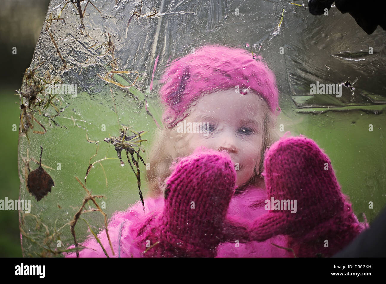 Looking through ice hi-res stock photography and images - Alamy