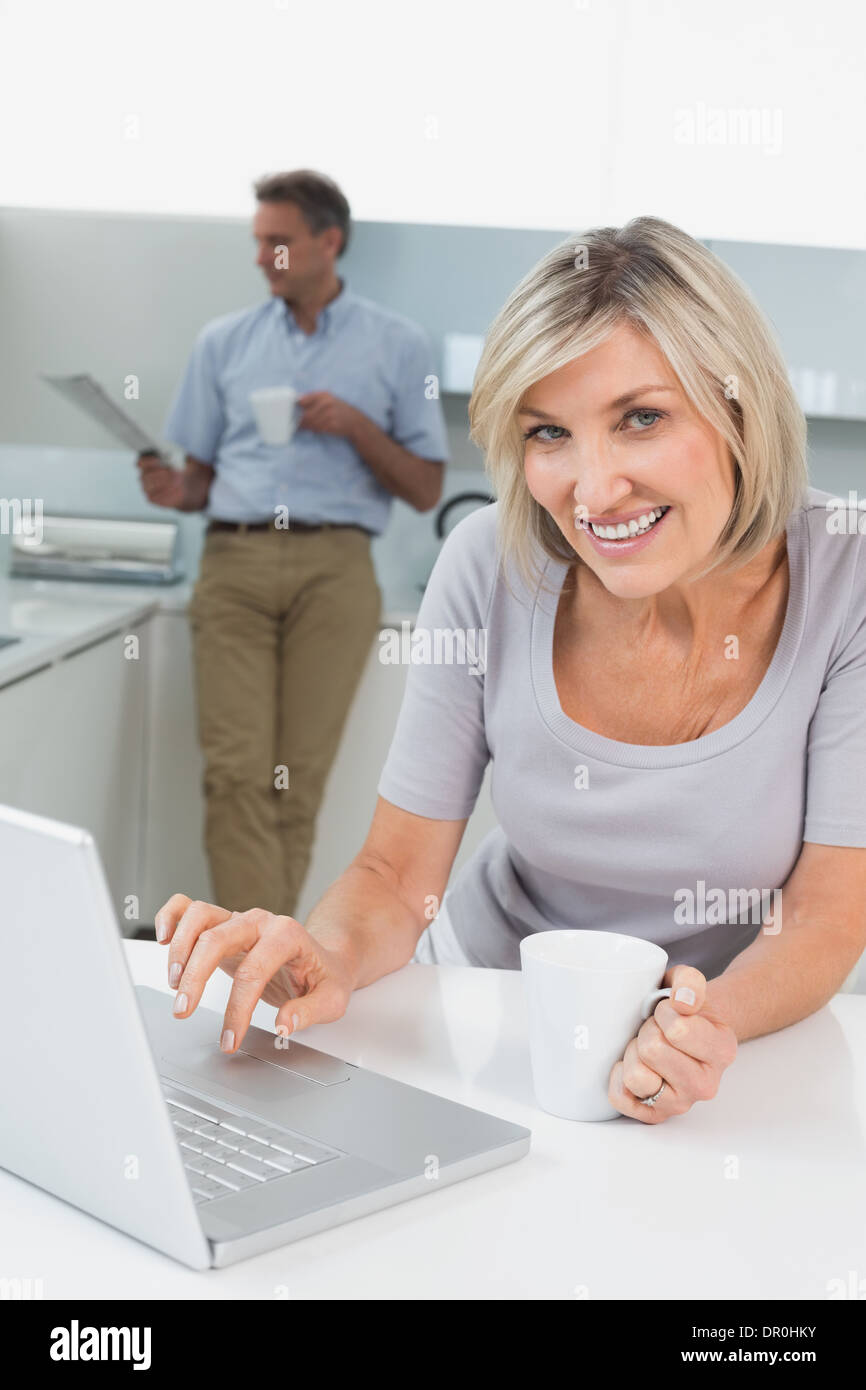 Woman newspaper computer hi-res stock photography and images - Alamy