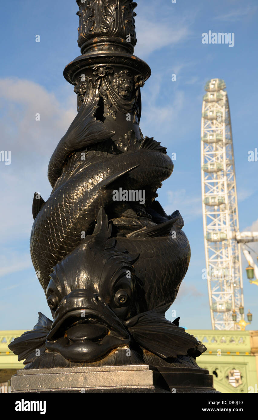 Dolphin lamp post hi-res stock photography and images - Alamy
