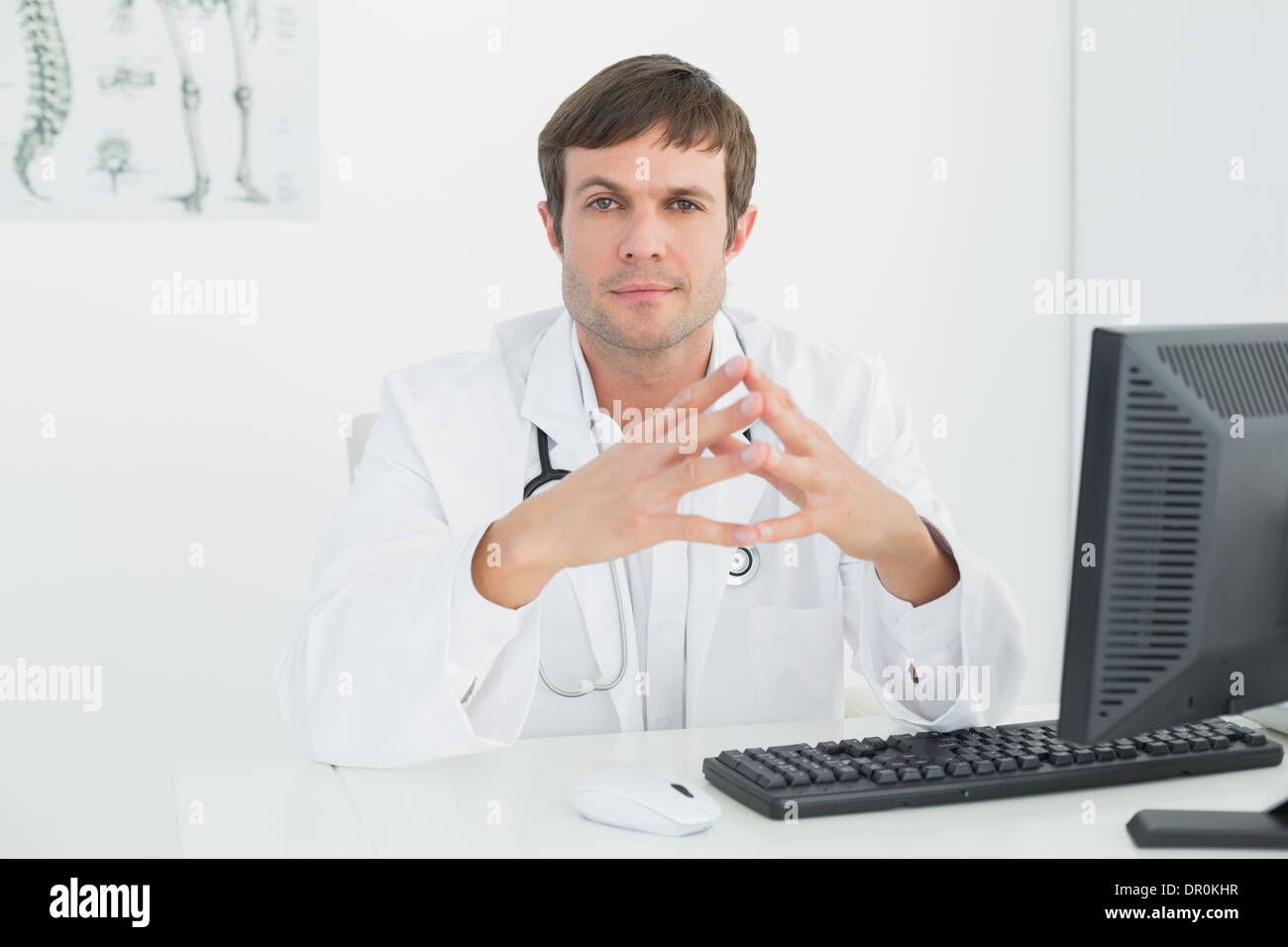 Doctor computer hi-res stock photography and images - Alamy