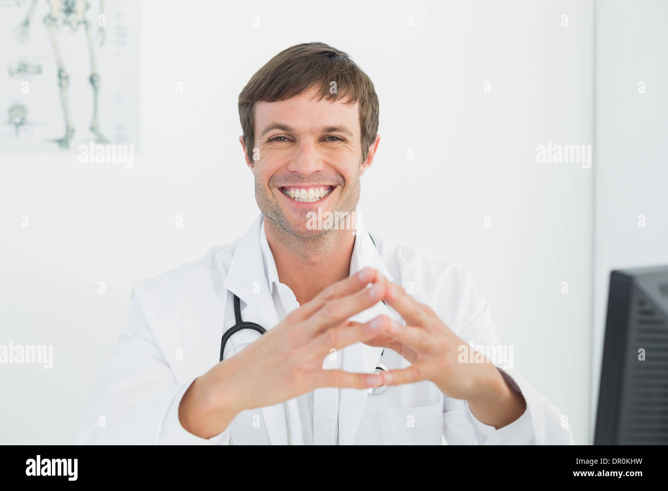 Doctor computer hi-res stock photography and images - Alamy