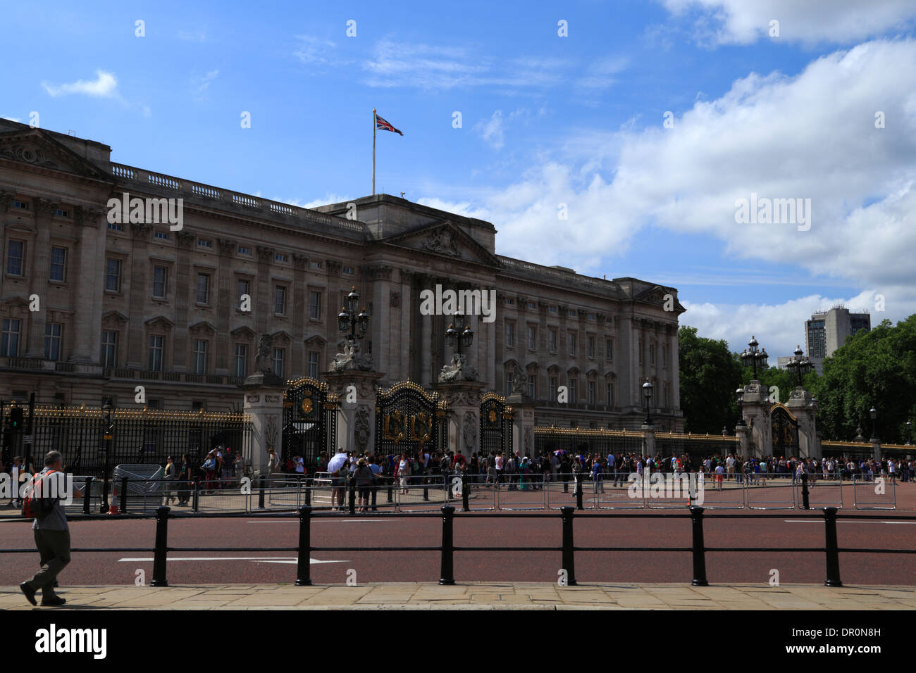 Buckingham palace facade hi-res stock photography and images - Alamy