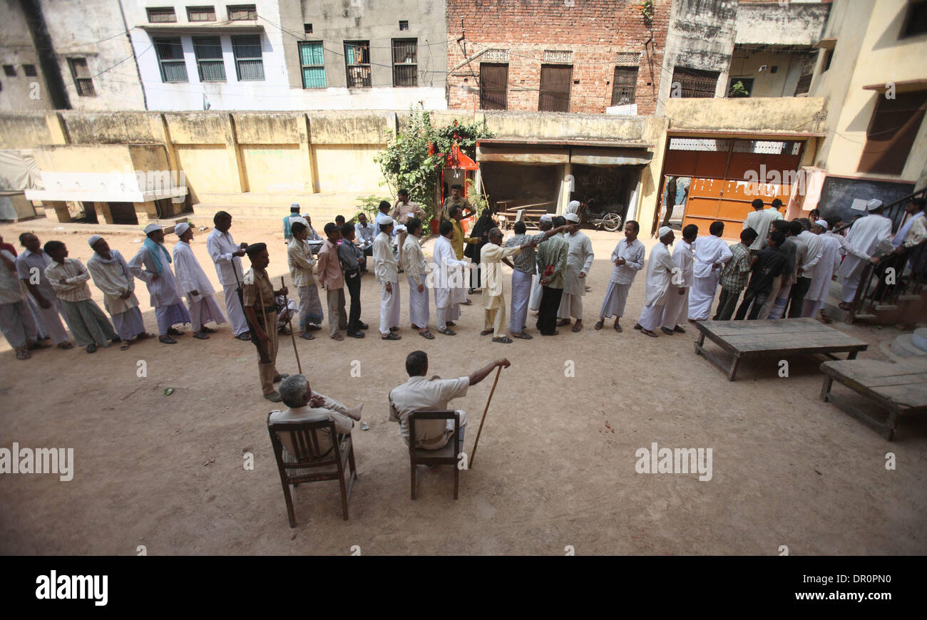 Apr 16, 2009 - Varanasi, India - Indian voters line up to vote at a ...
