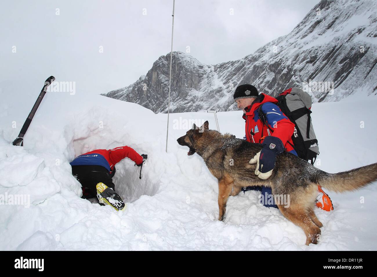 Garmisch-Partenkirchen, Germany. 17th Jan, 2014. Mountain rescue ...