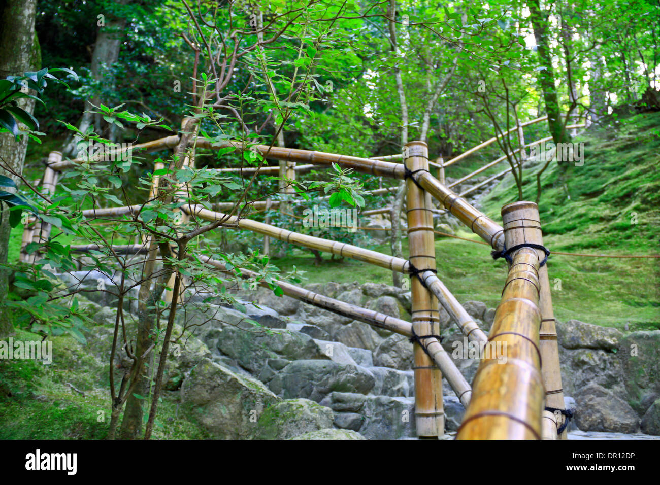 Bamboo railings in the landscaped Zen garden of Ginkaku-ji Temple ...