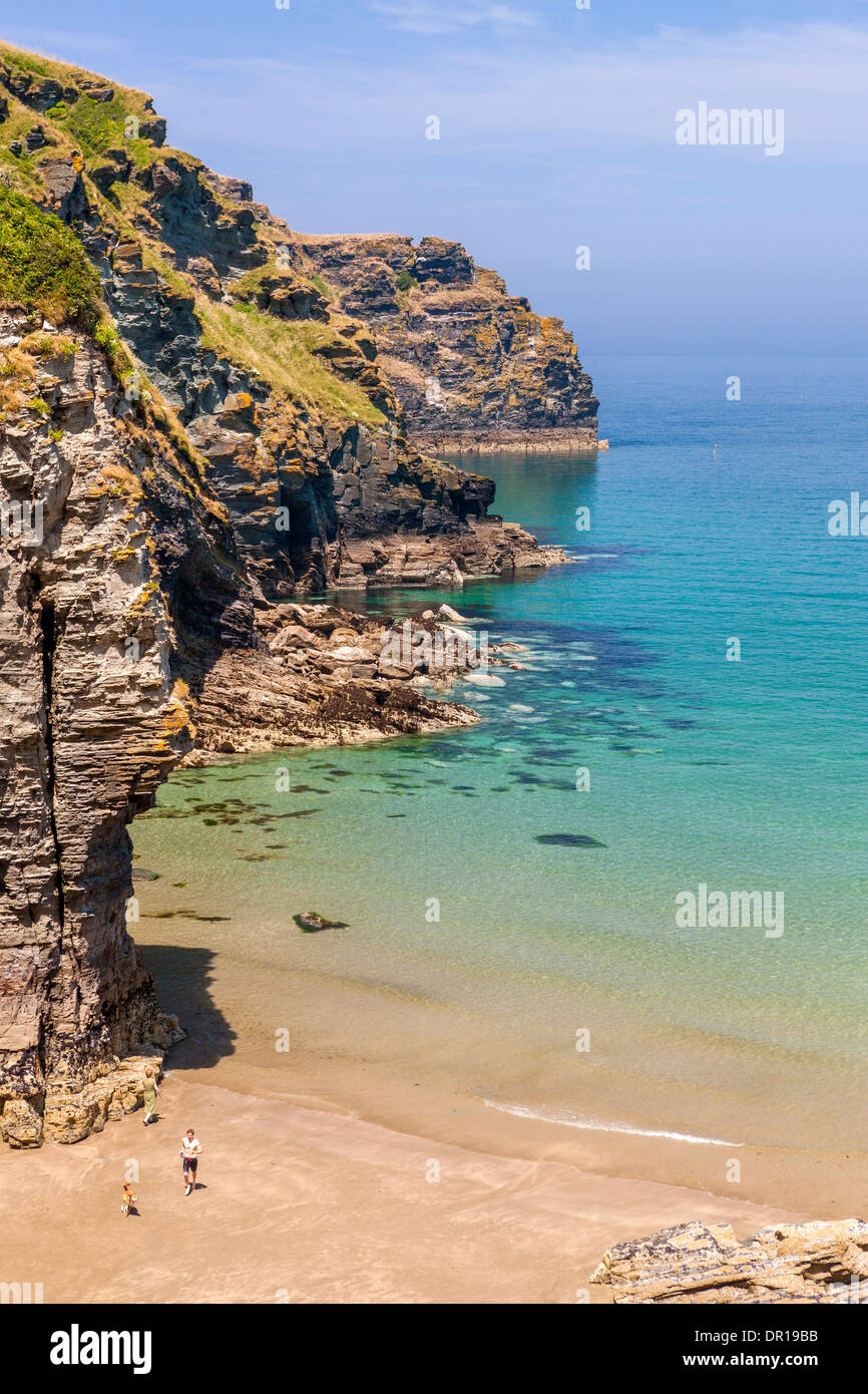 View over Bossiney Haven on the north coast of Cornwall, England, UK ...