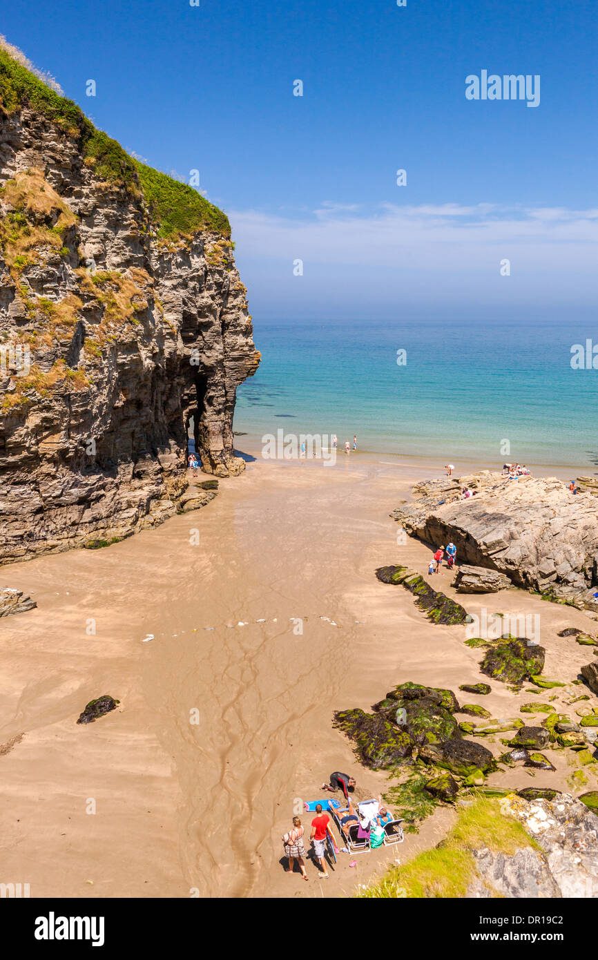 View over Bossiney Haven on the north coast of Cornwall, England, UK ...