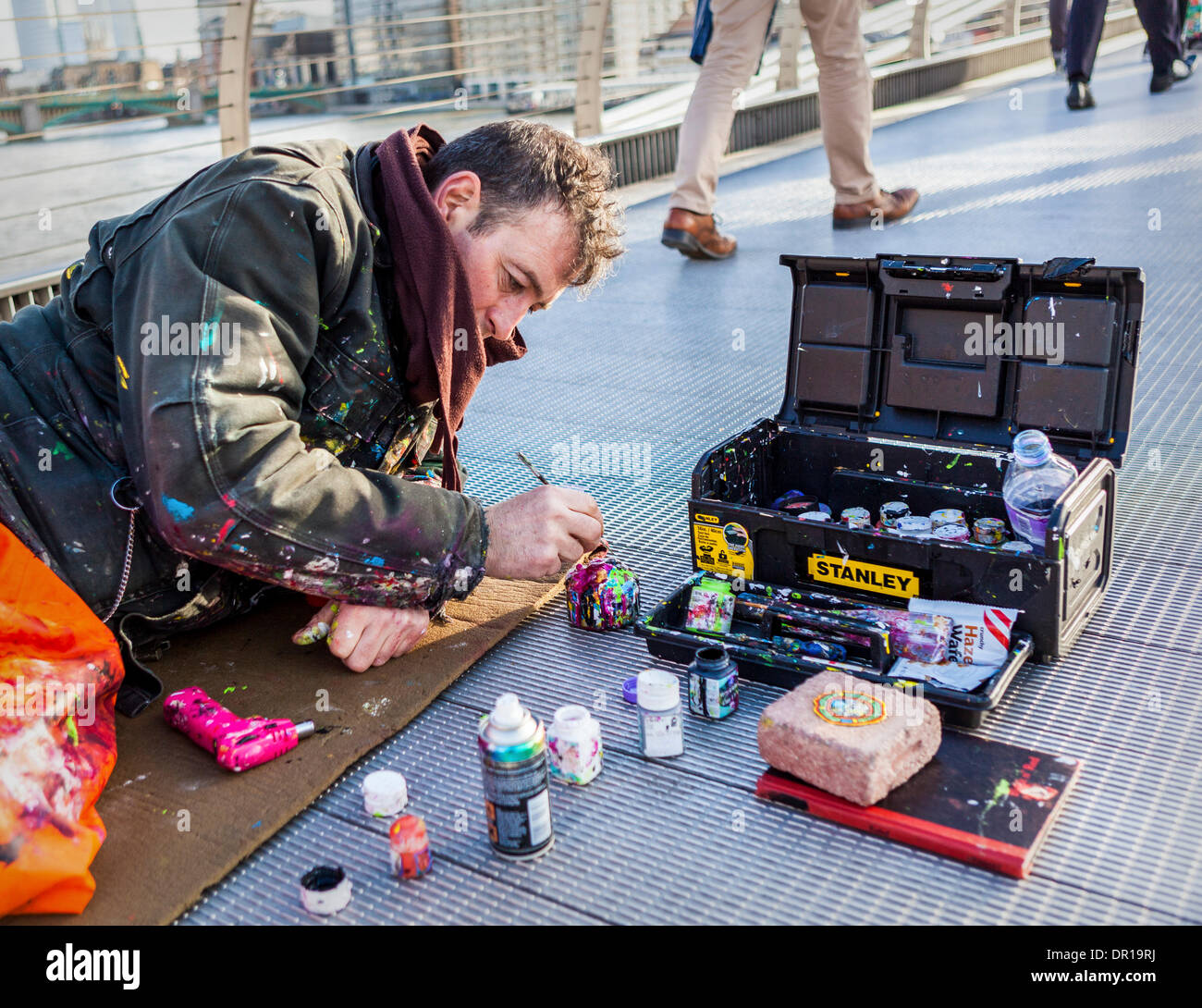 London, UK, 16th January 2014 . Artist, Ben Wilson, creates art on the ...