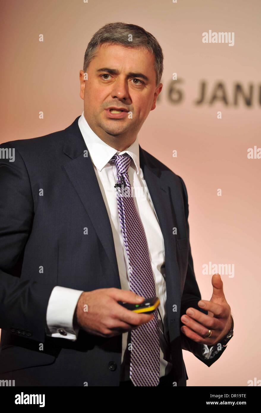 Gatwick airport runways hi-res stock photography and images - Alamy