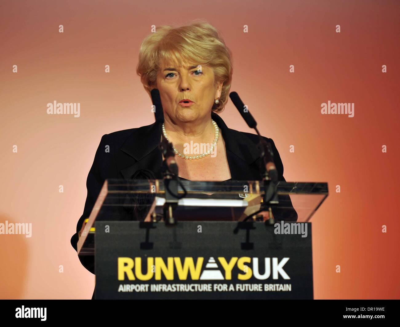 Runways hi-res stock photography and images - Alamy