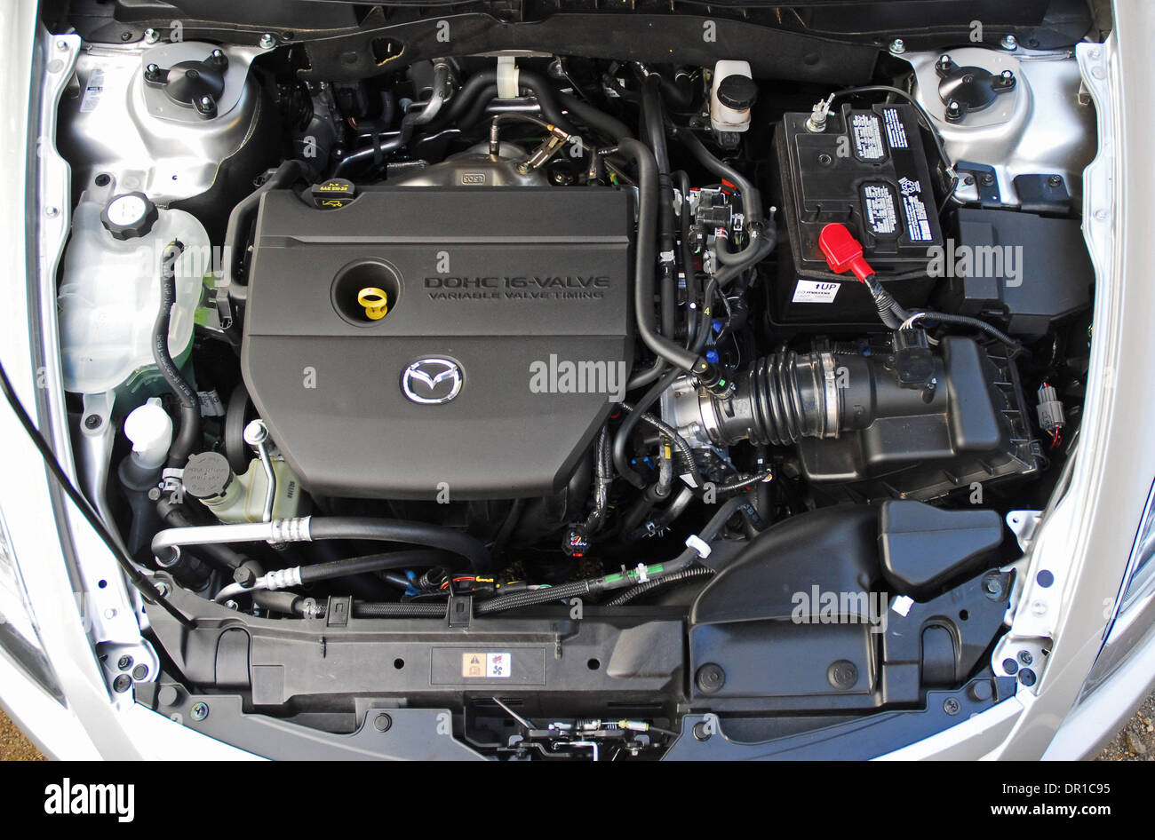 Inline 4 cylinder hi-res stock photography and images - Alamy