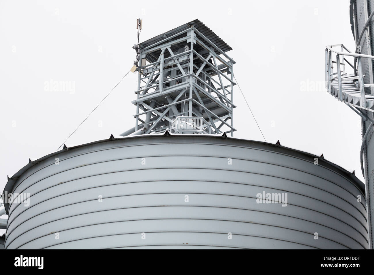 Industry silo exterior hi-res stock photography and images - Alamy