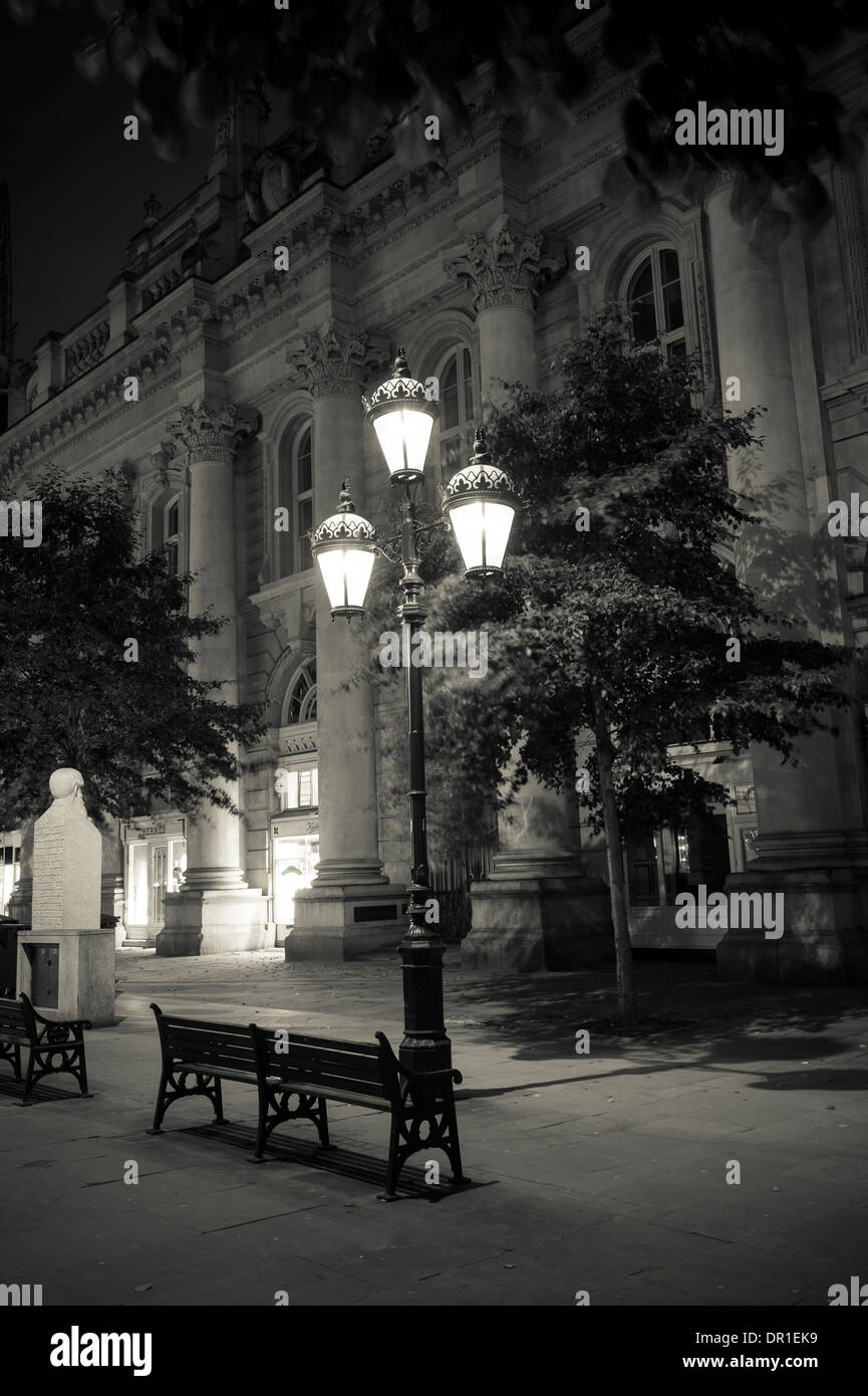 Ornate street lighting hi-res stock photography and images - Alamy