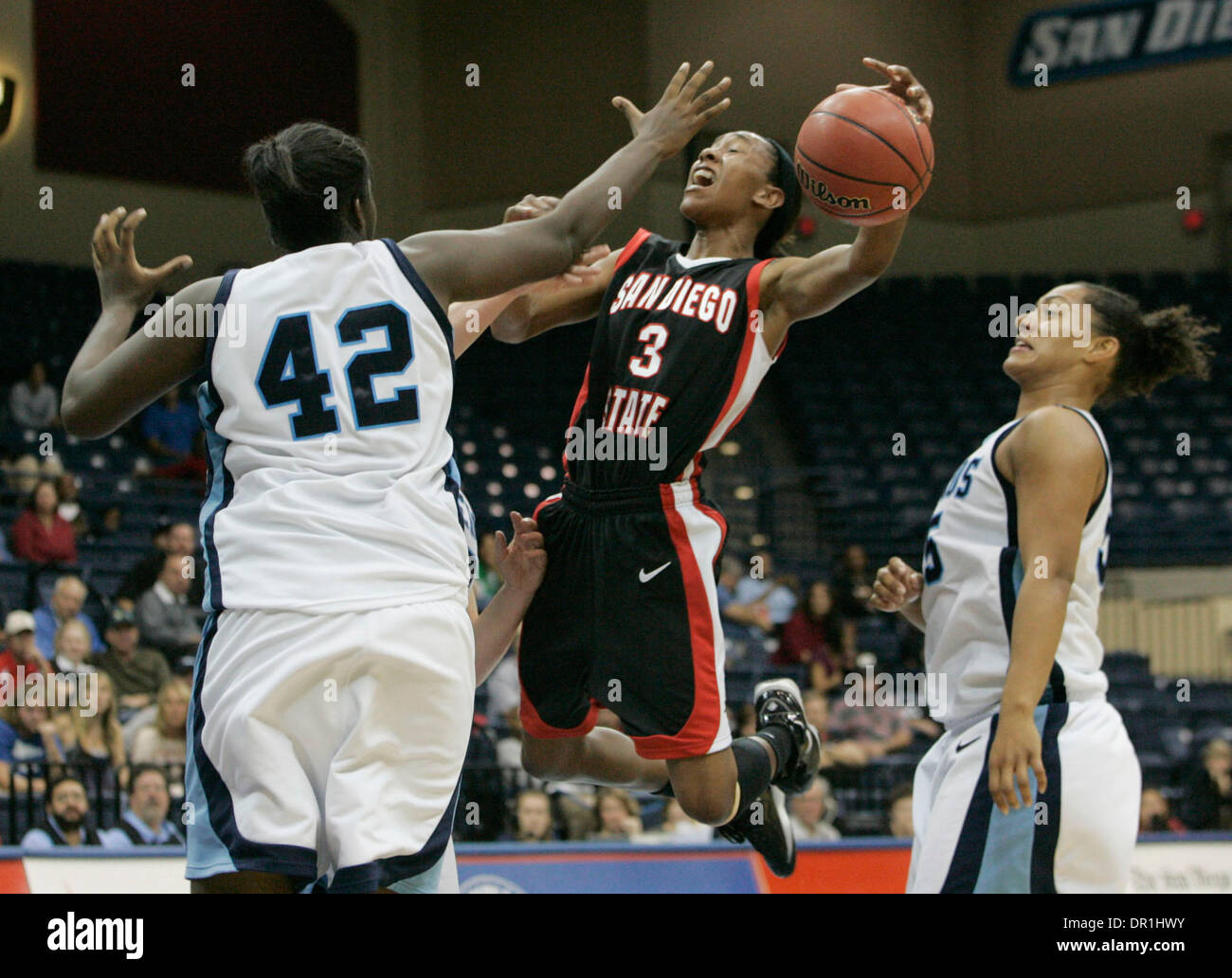 November 25, 2008, San Diego, California, USA SDSU's QUENESE DAVIS (3 ...
