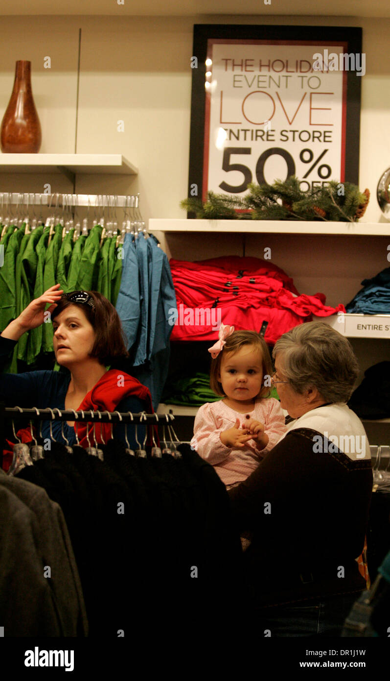November 28, 2008 San Diego, CA SUZANNE LITZENBERG, left, looks over ...