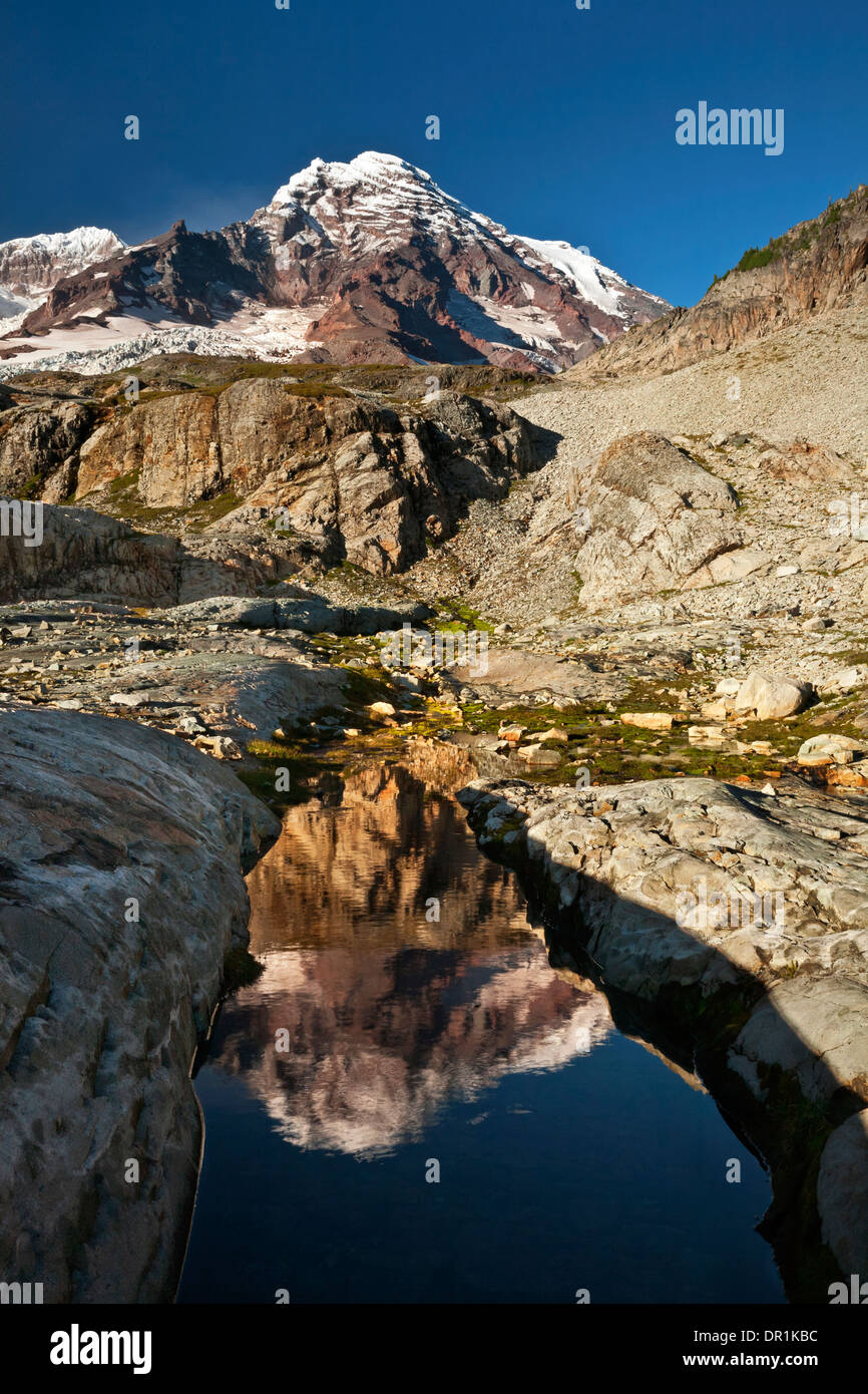 Pyramid peak hi-res stock photography and images - Alamy