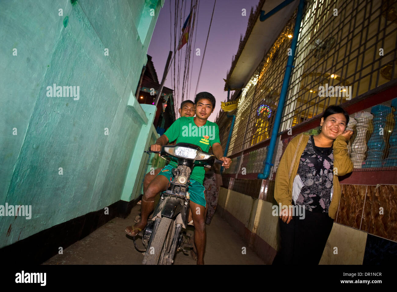 Myanmar, Tangoo, daily life Stock Photo - Alamy