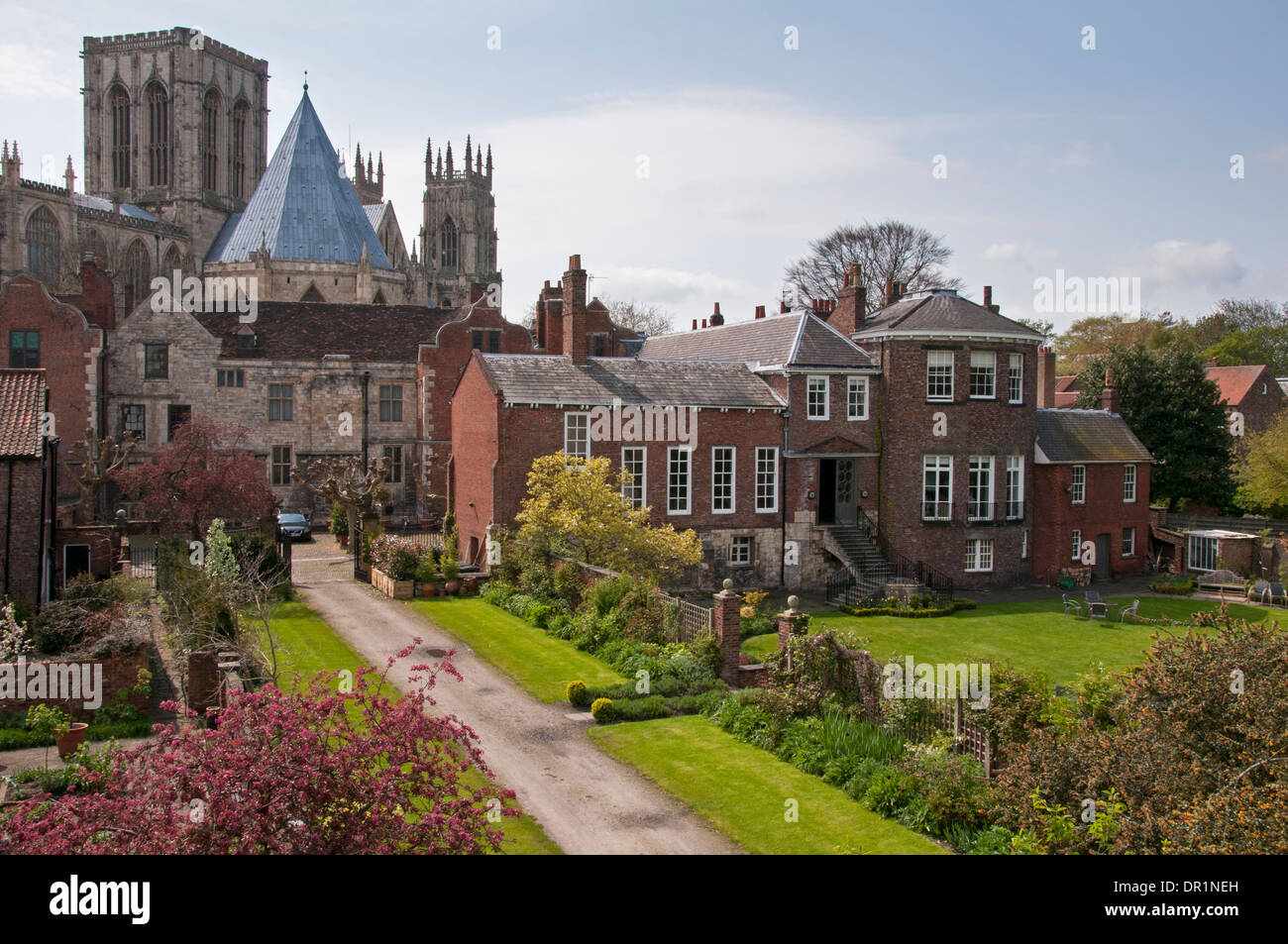 Grade 1 listed buildings structures hi-res stock photography and images ...