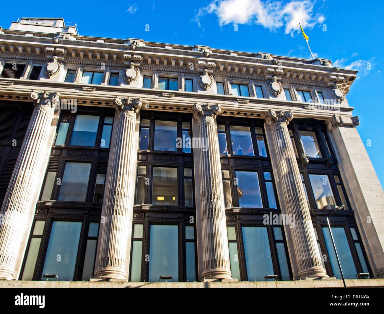 Selfridges london exterior hi-res stock photography and images - Alamy