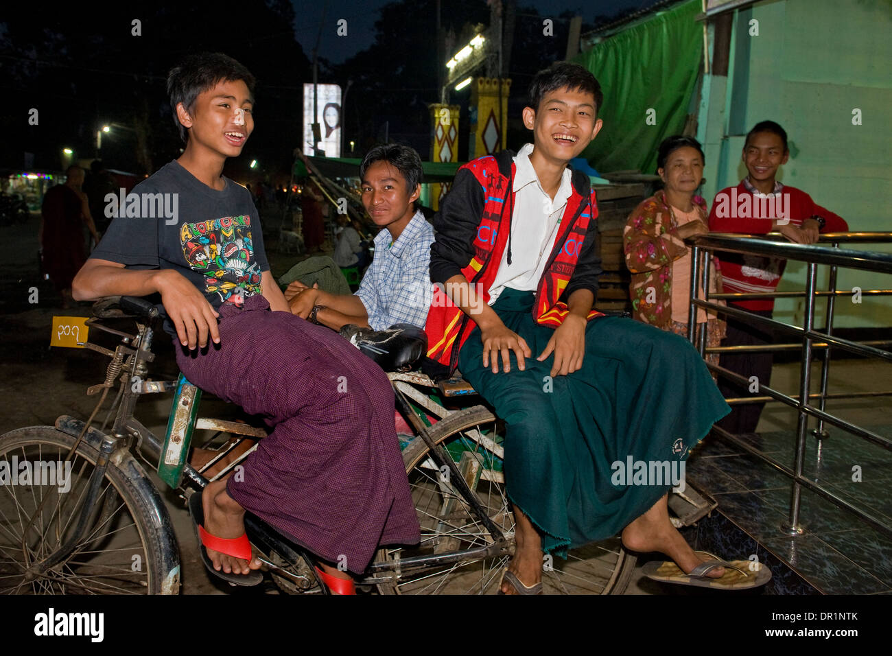 Myanmar, Tangoo, daily life Stock Photo - Alamy