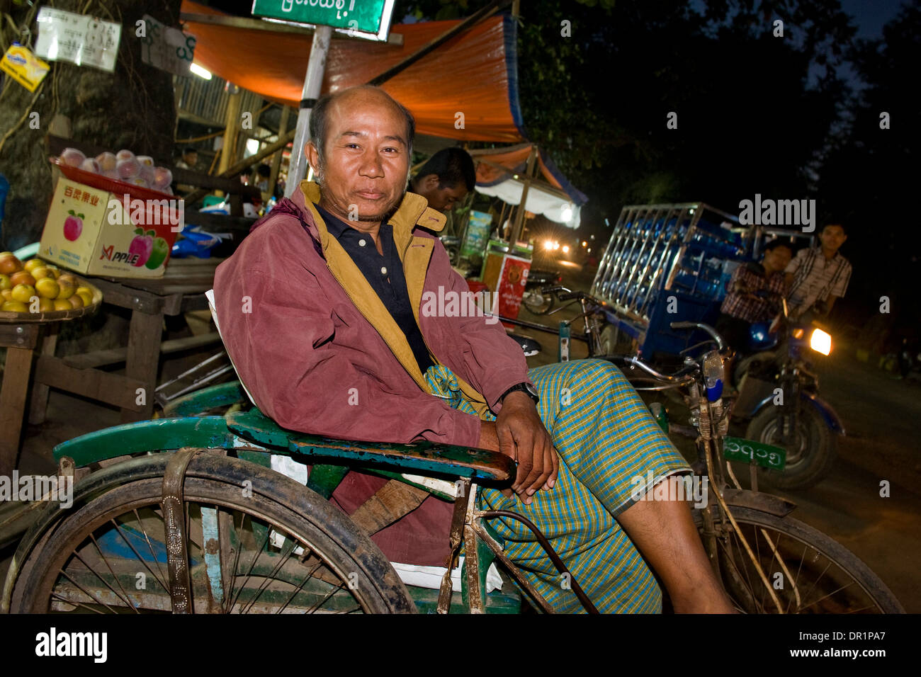 Myanmar, Tangoo, daily life Stock Photo - Alamy