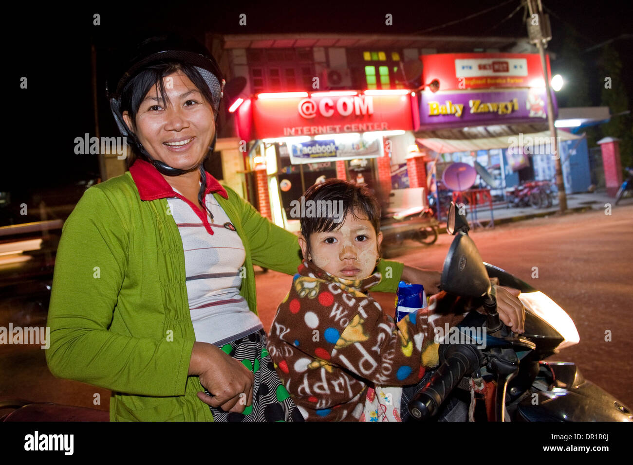 Myanmar, Tangoo, mother and daughter Stock Photo - Alamy