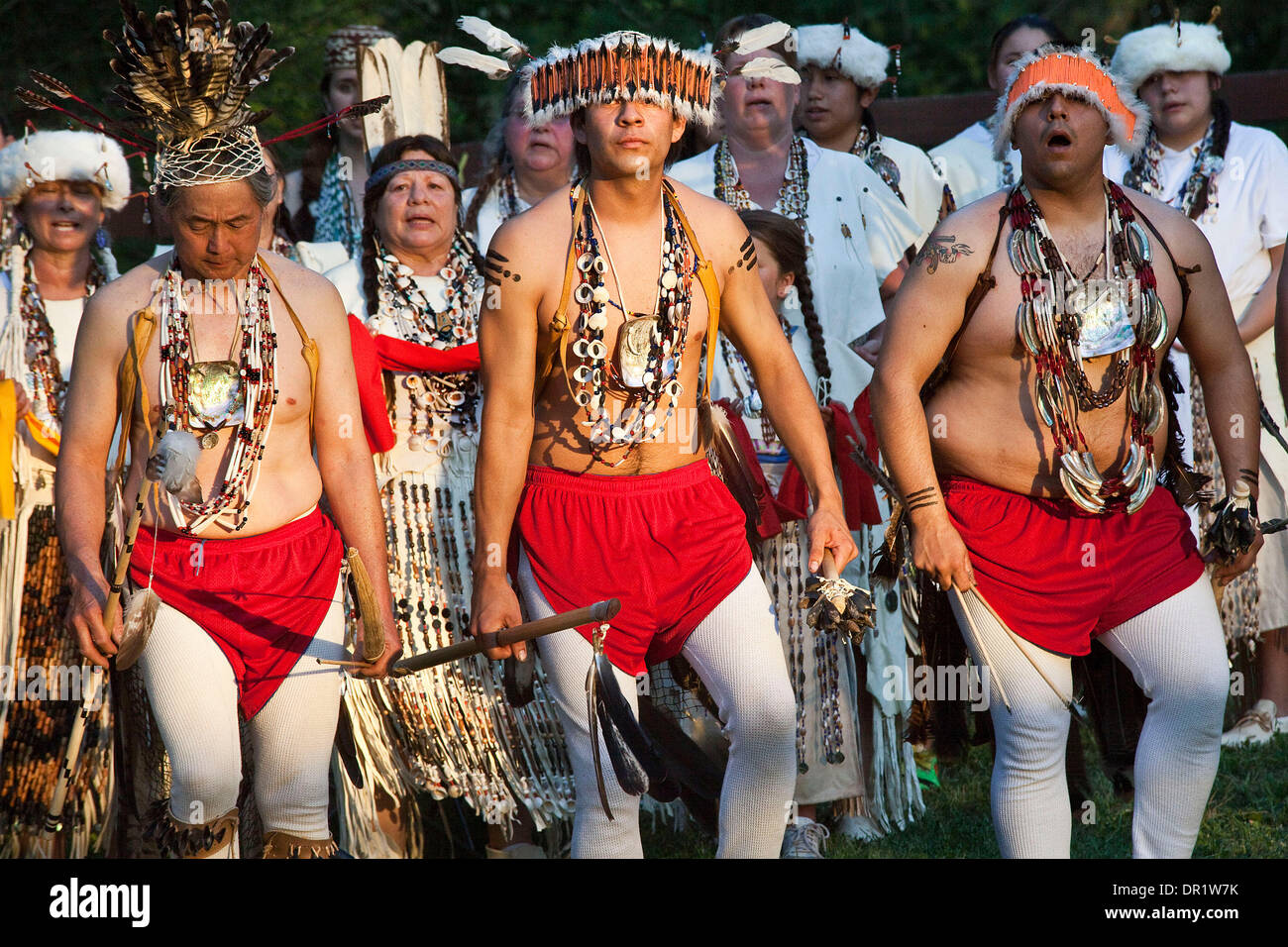 Native american dance california hi-res stock photography and images ...