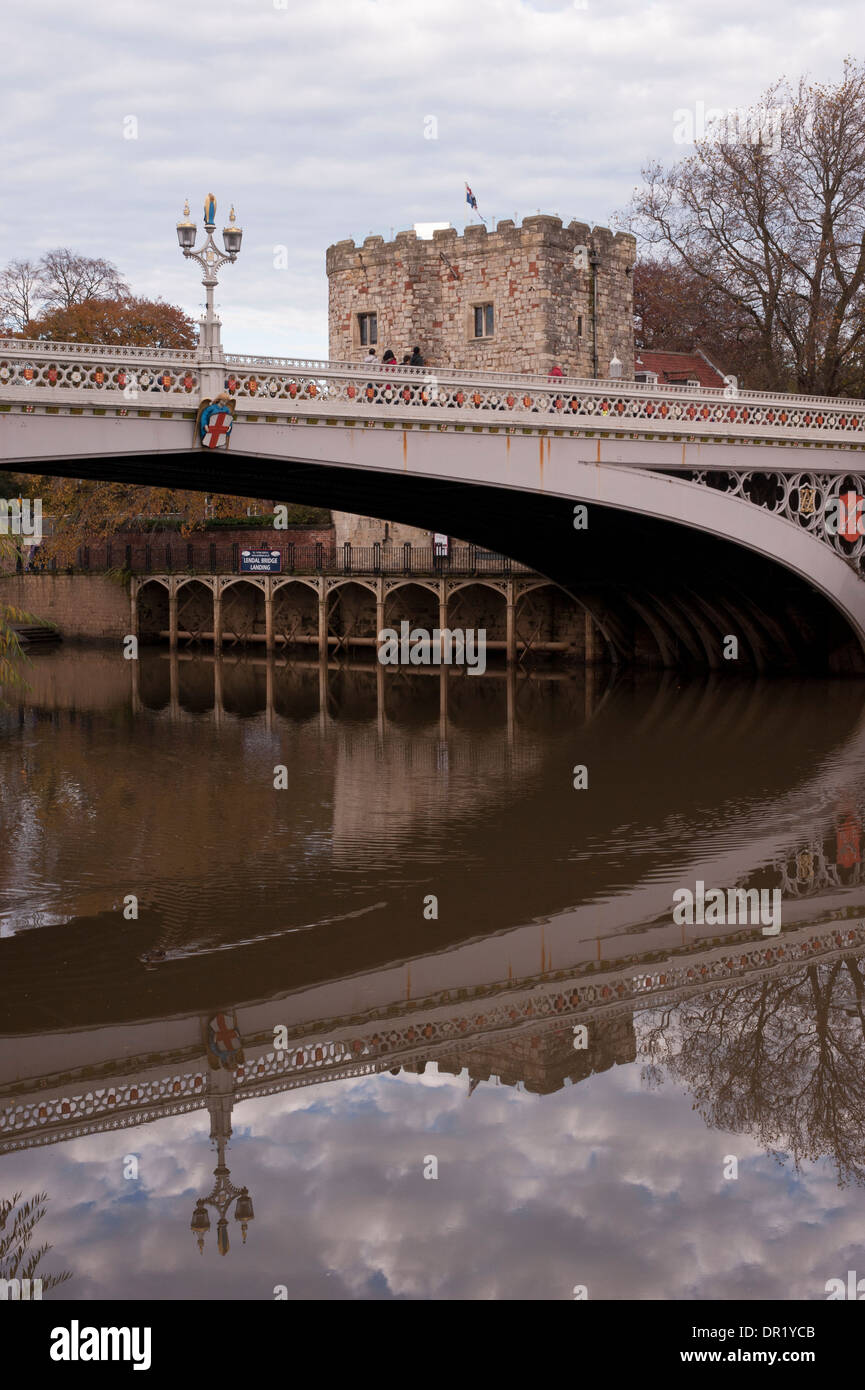 Curved parapet hi-res stock photography and images - Alamy