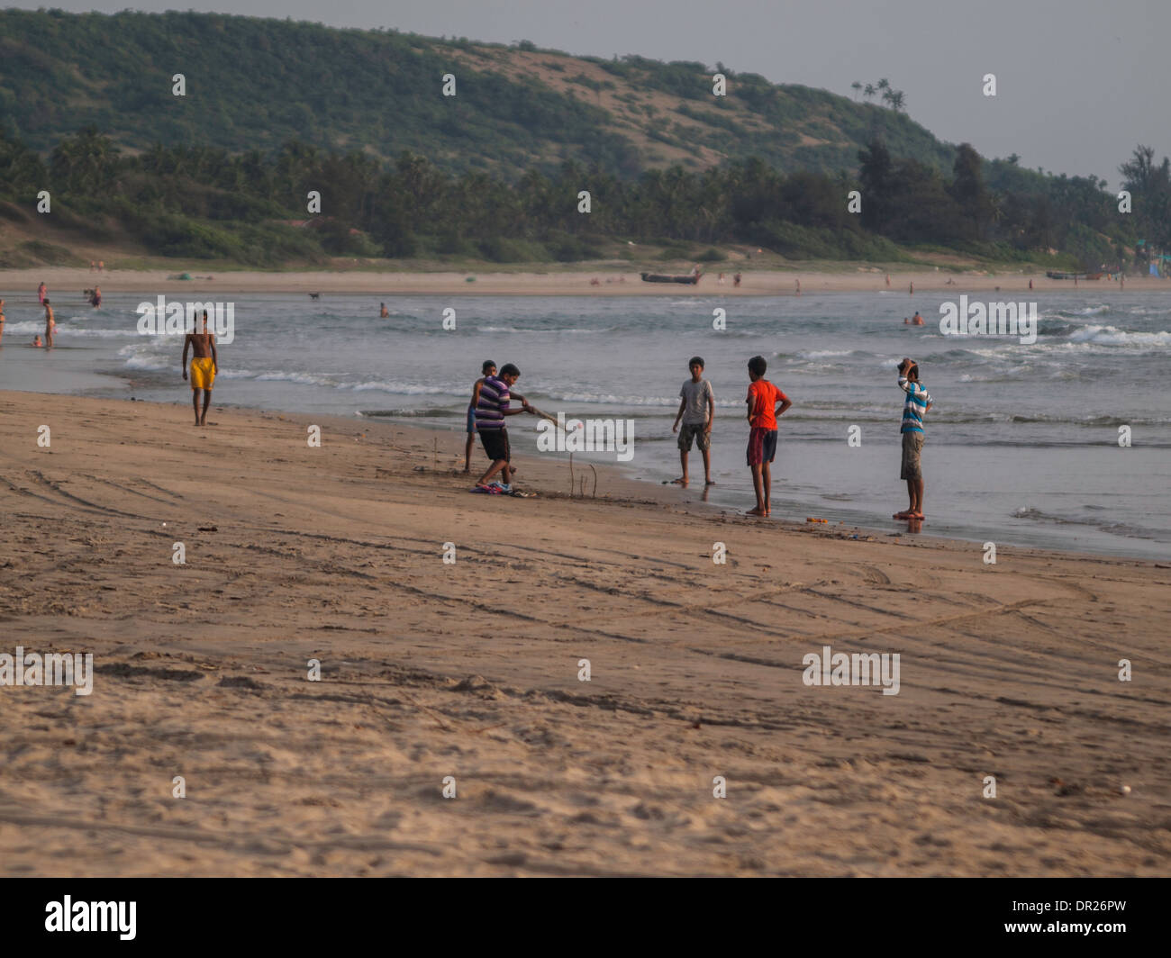 Indian children playing cricket hi-res stock photography and images - Alamy