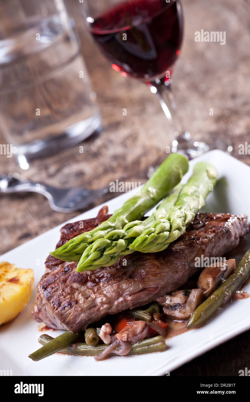 grilled steak with asparagus Stock Photo - Alamy