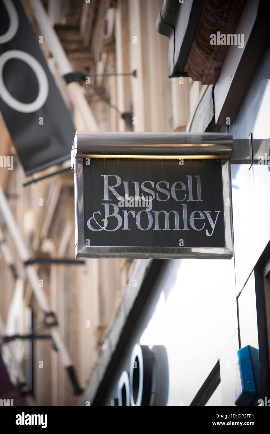 Cobblers shop sign hi-res stock photography and images - Alamy