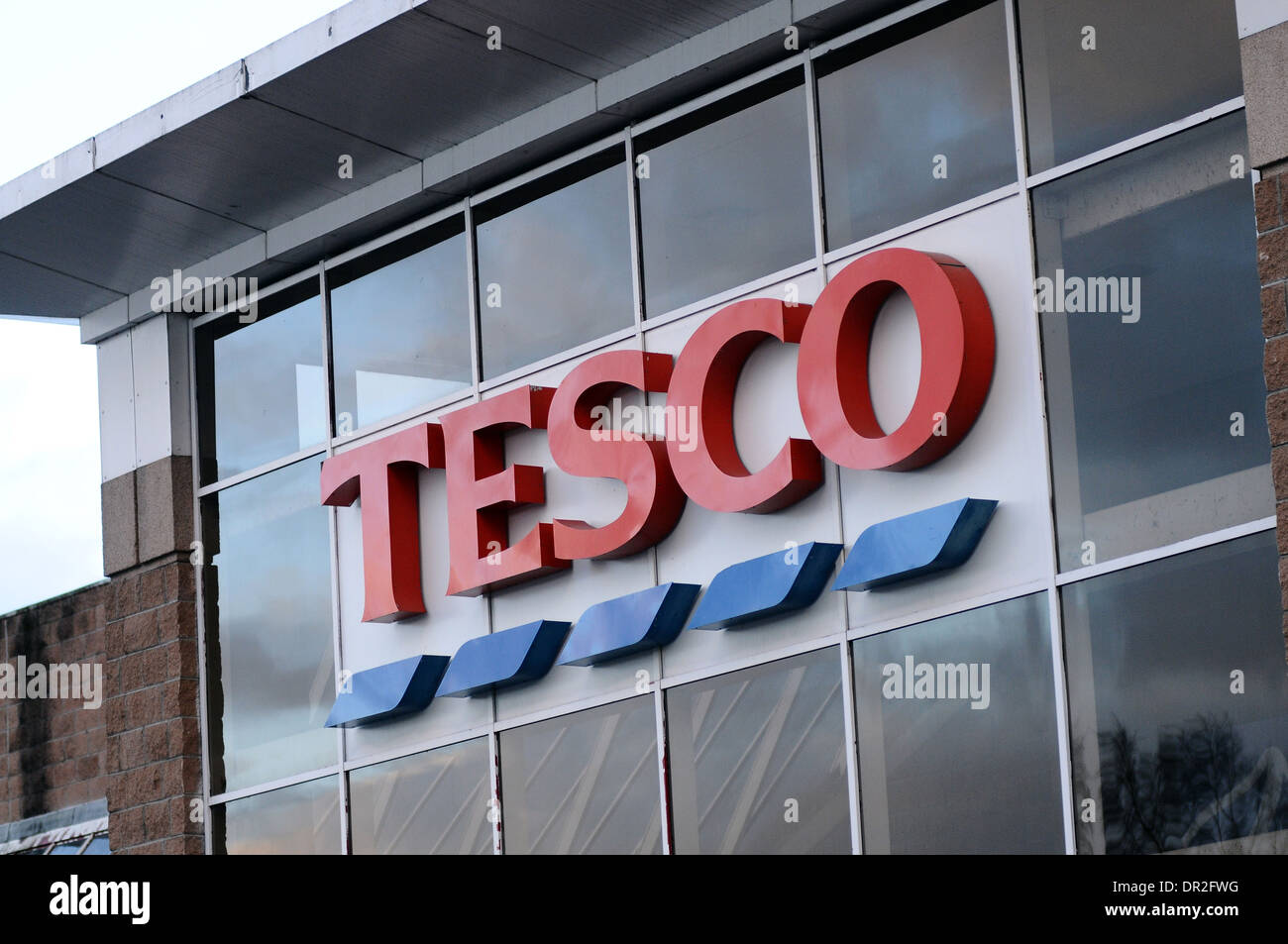 Tesco store front hi-res stock photography and images - Alamy