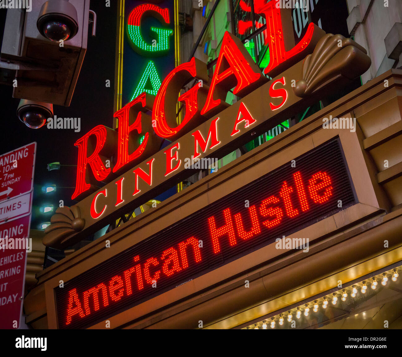 Regal cinemas times square hi-res stock photography and images - Alamy