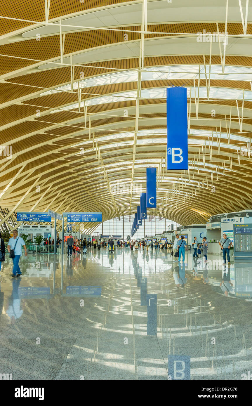 Interior of Shanghai Pudong International Airport Stock Photo - Alamy