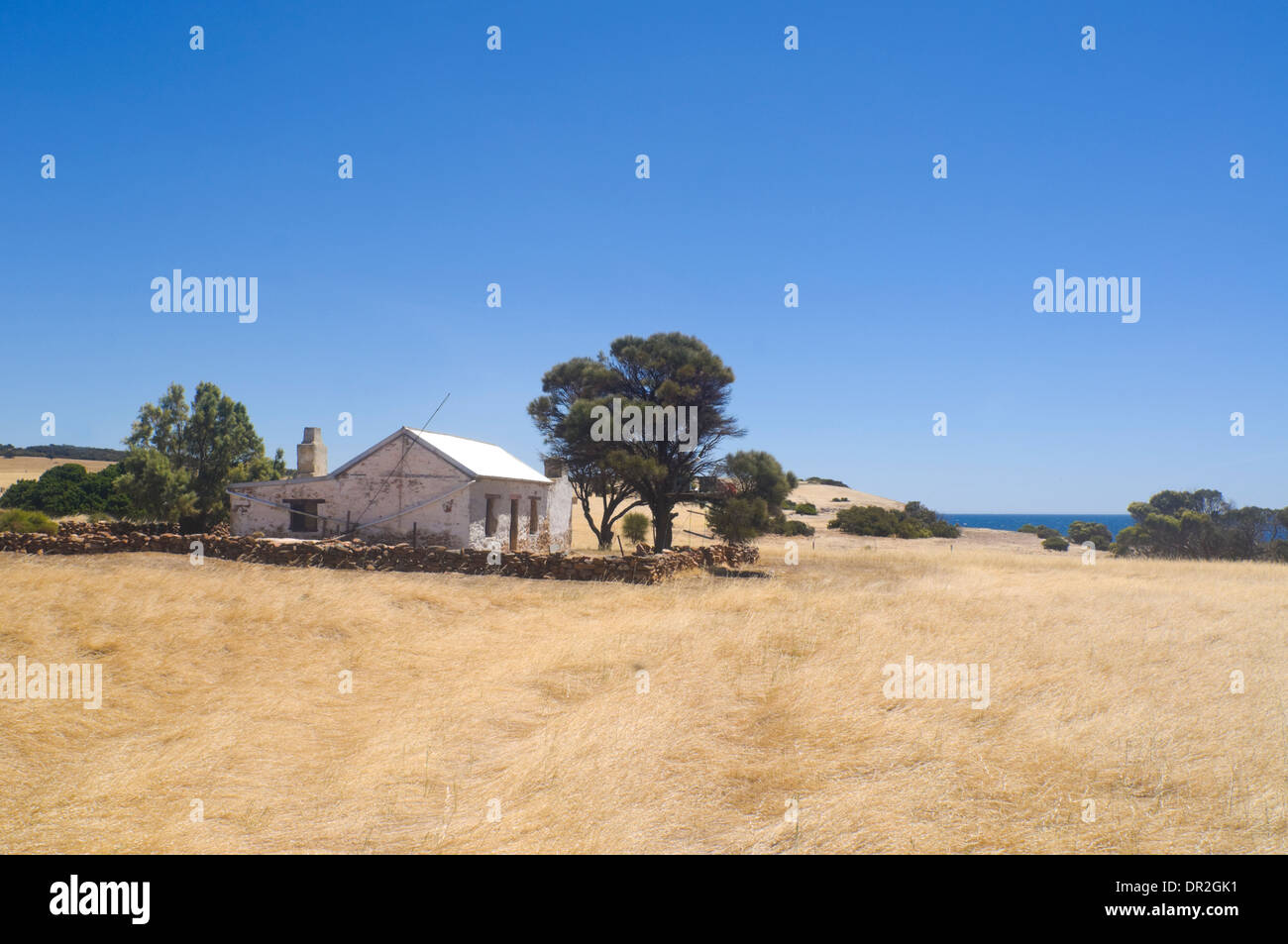 Isolated cottage hi-res stock photography and images - Alamy