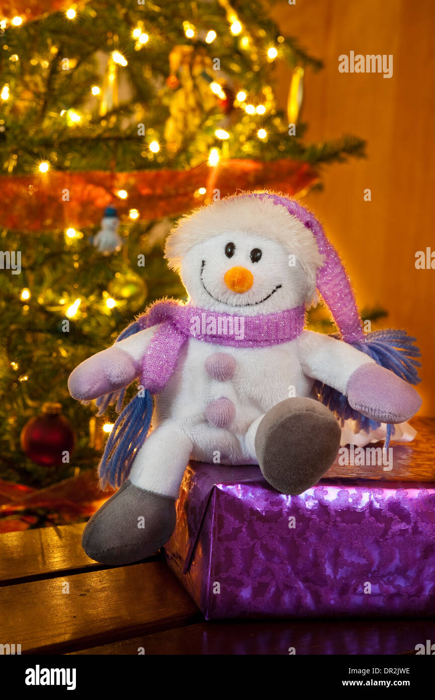 Snowman gift tree christmas hi-res stock photography and images - Alamy
