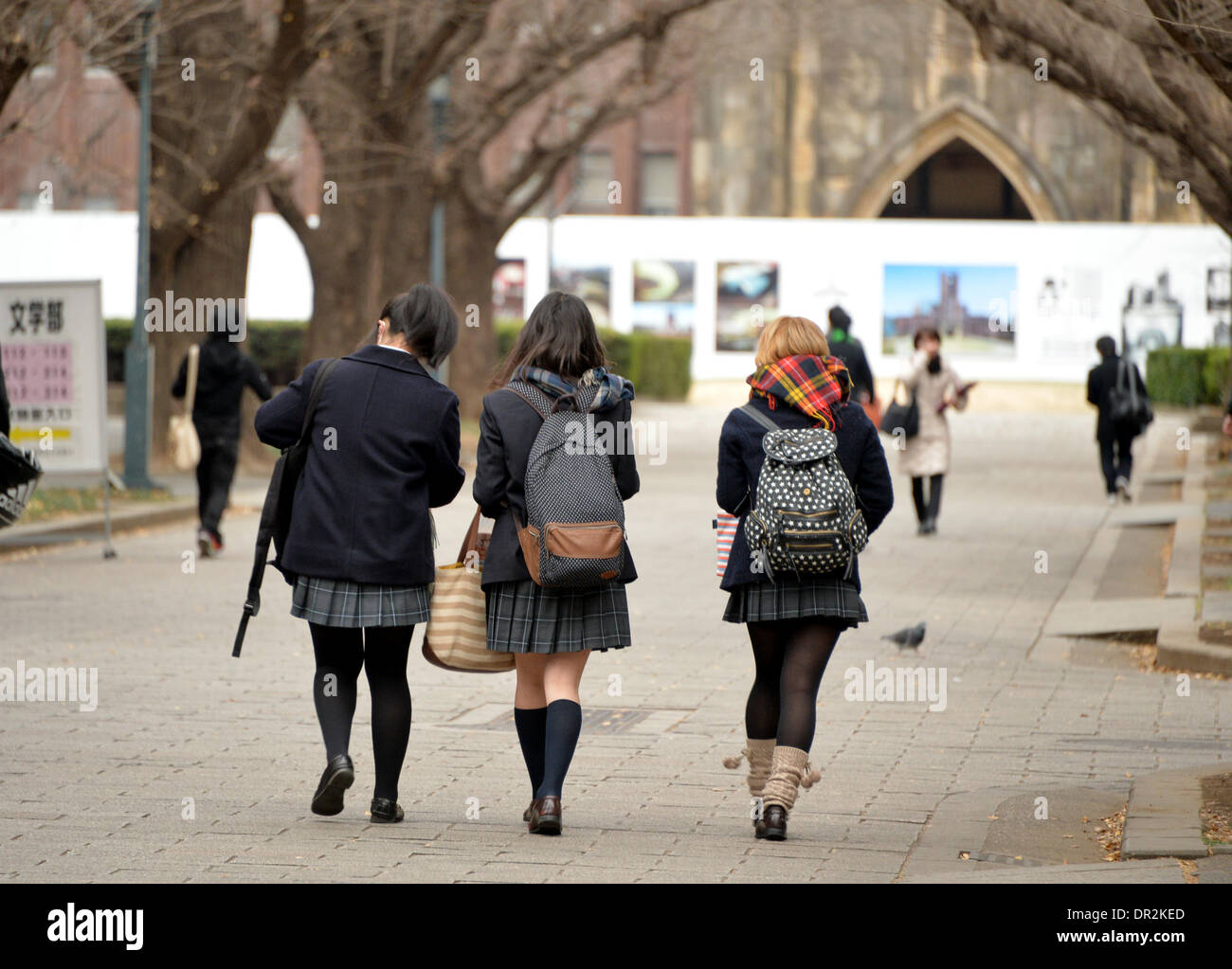 Tokyo, Japan. 18th Jan, 2014. Japanese test examinees make their way to ...
