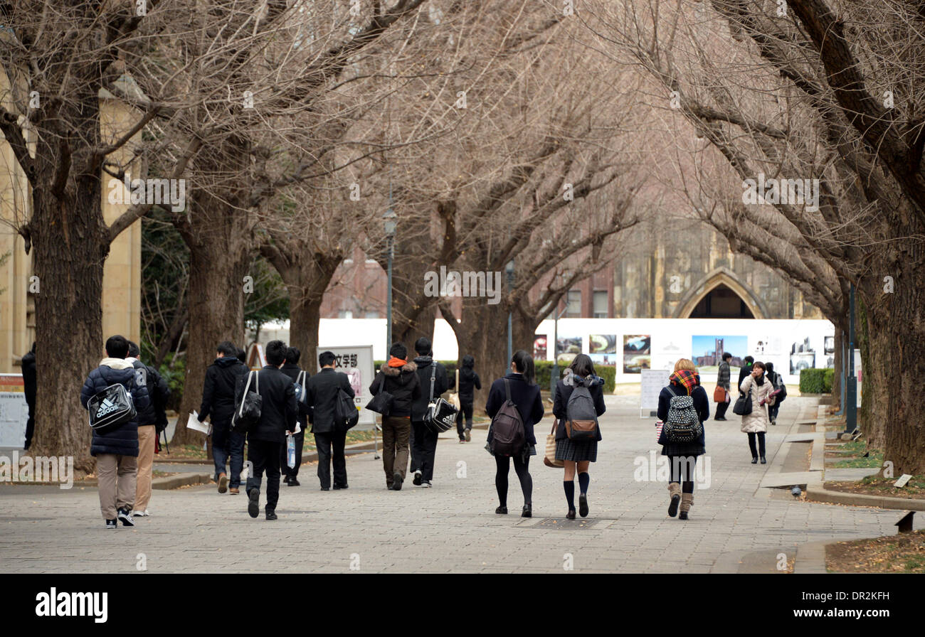 Tokyo, Japan. 18th Jan, 2014. Japanese test examinees make their way to ...